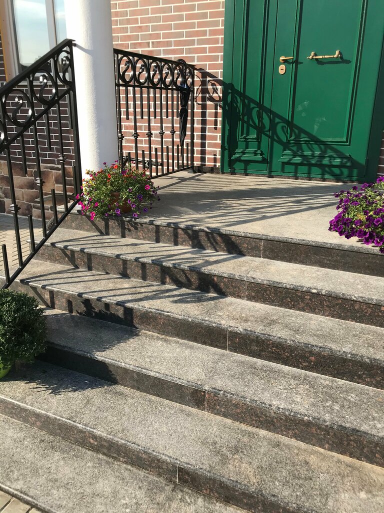 Taş ürünler ve yapılar Alex Stones Top, Moskova ve Moskovskaya oblastı, foto