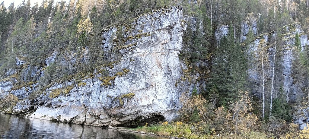 Dağ zirvesi скала Дыроватый Камень, Permski krayı, foto