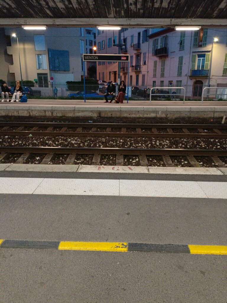 Tren istasyonu Menton, Menton, foto