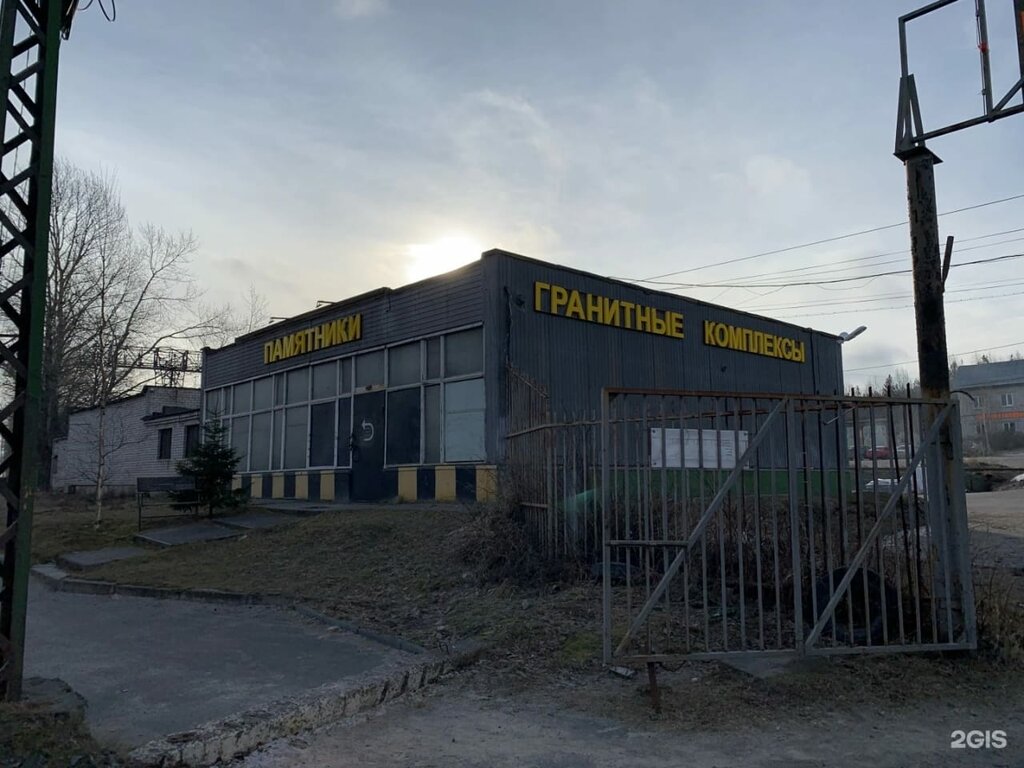 Heykel ve mezarlık taşı üreticileri OnegoGranitMaster, Petrozavodsk, foto