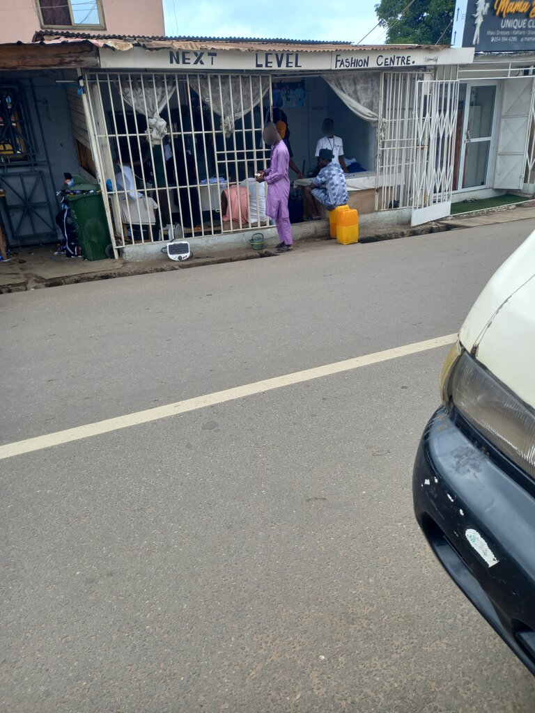 Giyim mağazası Next Level Fashion Centre, Akra, foto