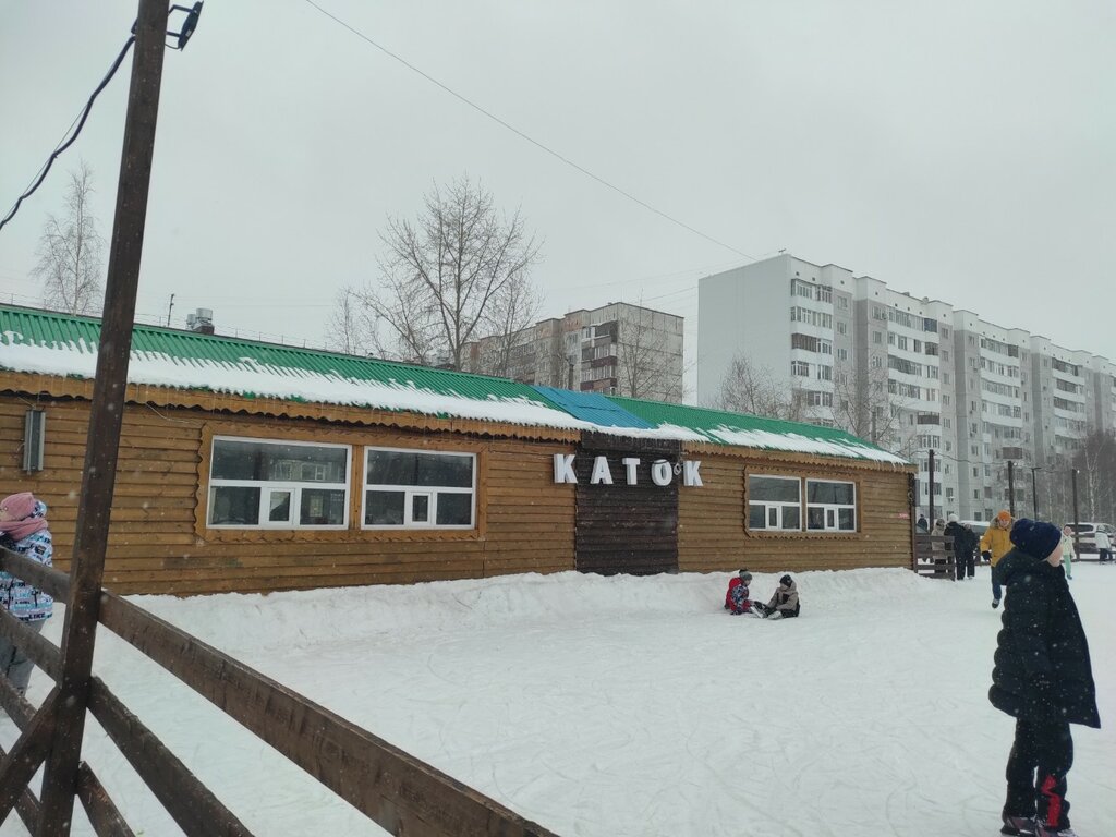 Buz pateni pistleri Каток, Surgut, foto