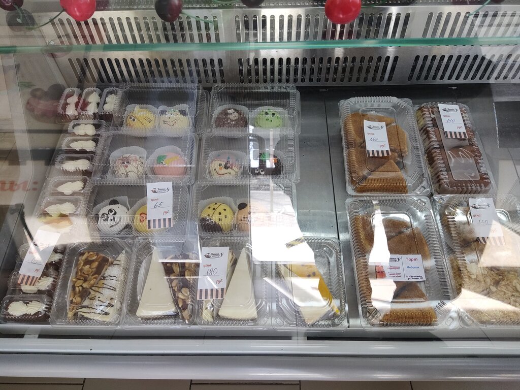 Pasta, şekerleme ve tatlı Vishnya V shokolsde, Mikhaylovsk, foto