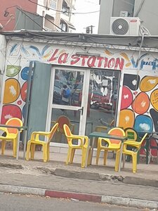 The Station (Avenue L. P. Clouzet No:740), bar  Abican'dan