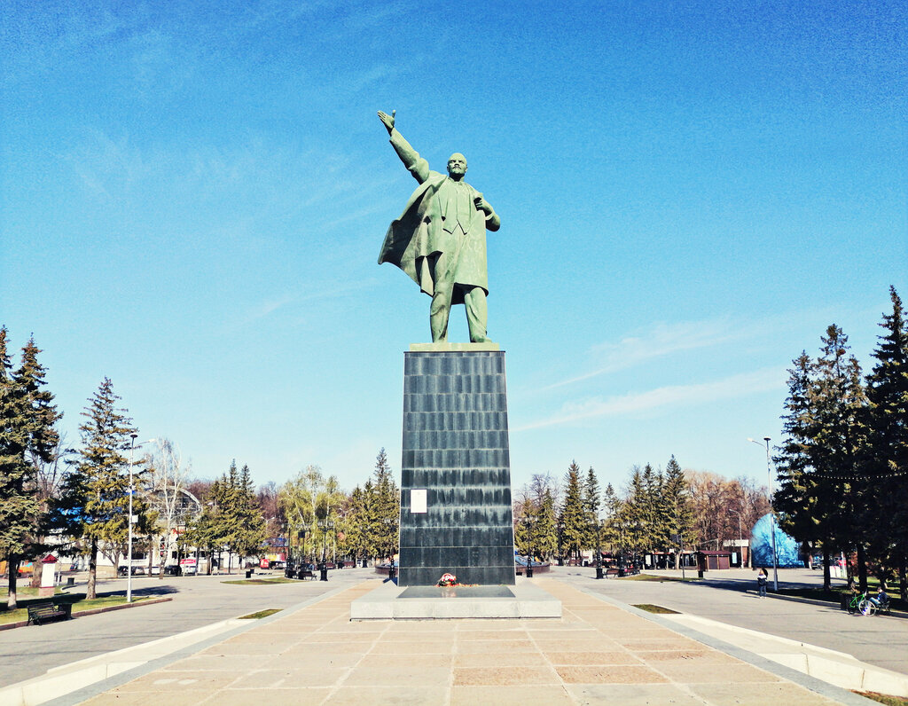 Anıt, heykel V. I. Lenin, Ufa, foto