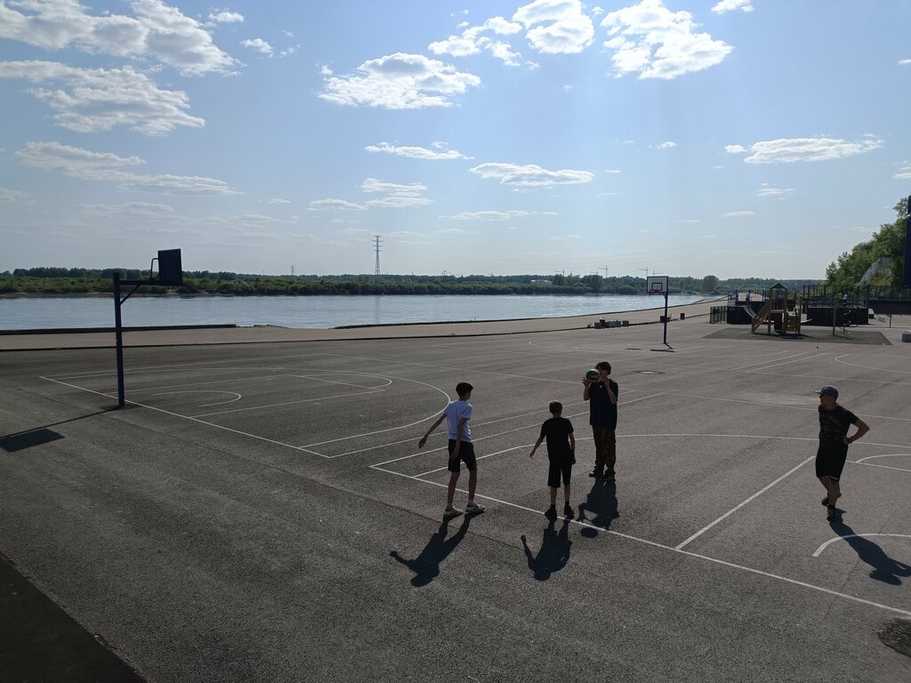 Spor alanı Баскетбольная площадка, Tomsk, foto