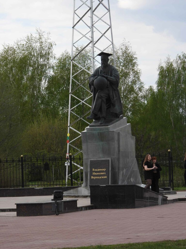 Anıt, heykel Академик Владимир Иванович Вернадский, Tambov, foto