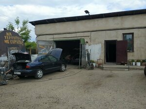 Auto repair shop (ulitsa Grigoriya Yermolayeva No:2, ahraharadok Noŭka), otomobil servisi  Vitebskaya oblastından