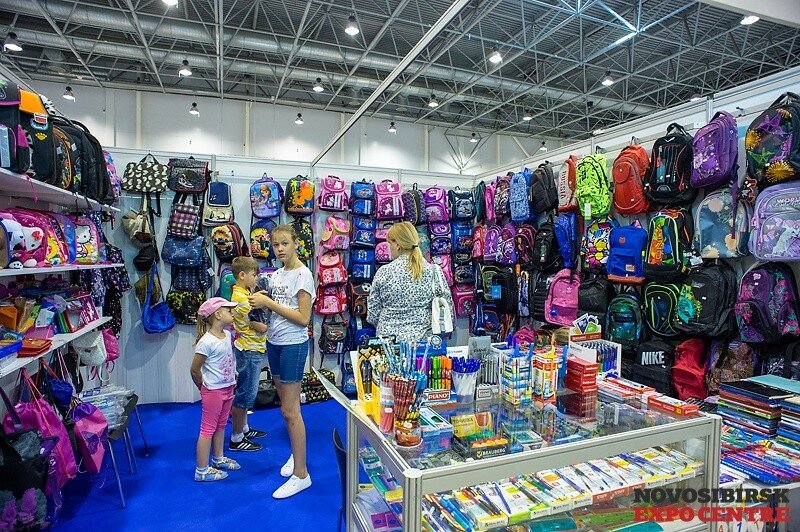 Kırtasiyeler Shkolnaya yarmarka, Novosibirsk, foto