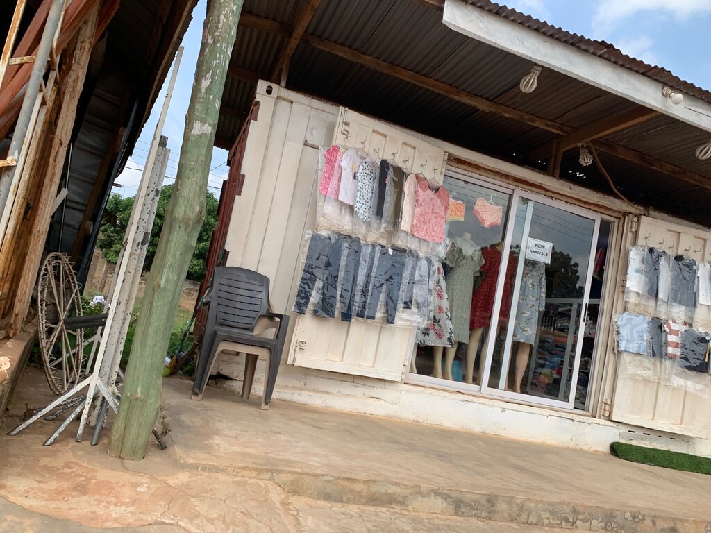 Giyim mağazası Gina’s Clothing, Dünya, foto