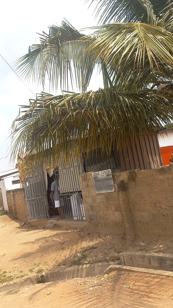 Bar Stones centre, Akra, foto