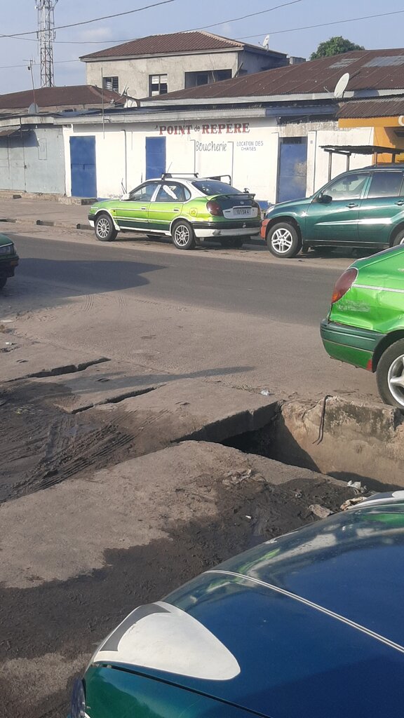 Kasap, şarküteri Point De Repere, Brazzaville, foto