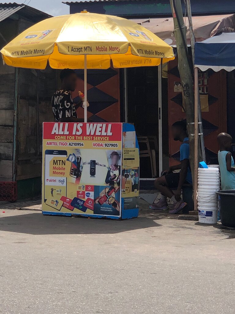 Para transferleri All Is Well, Akra, foto