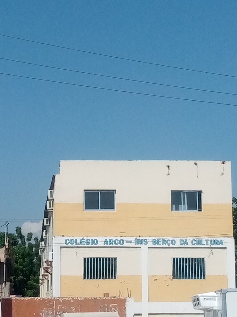 Yüksekokul Colégio Arco-íris, Loanda, foto