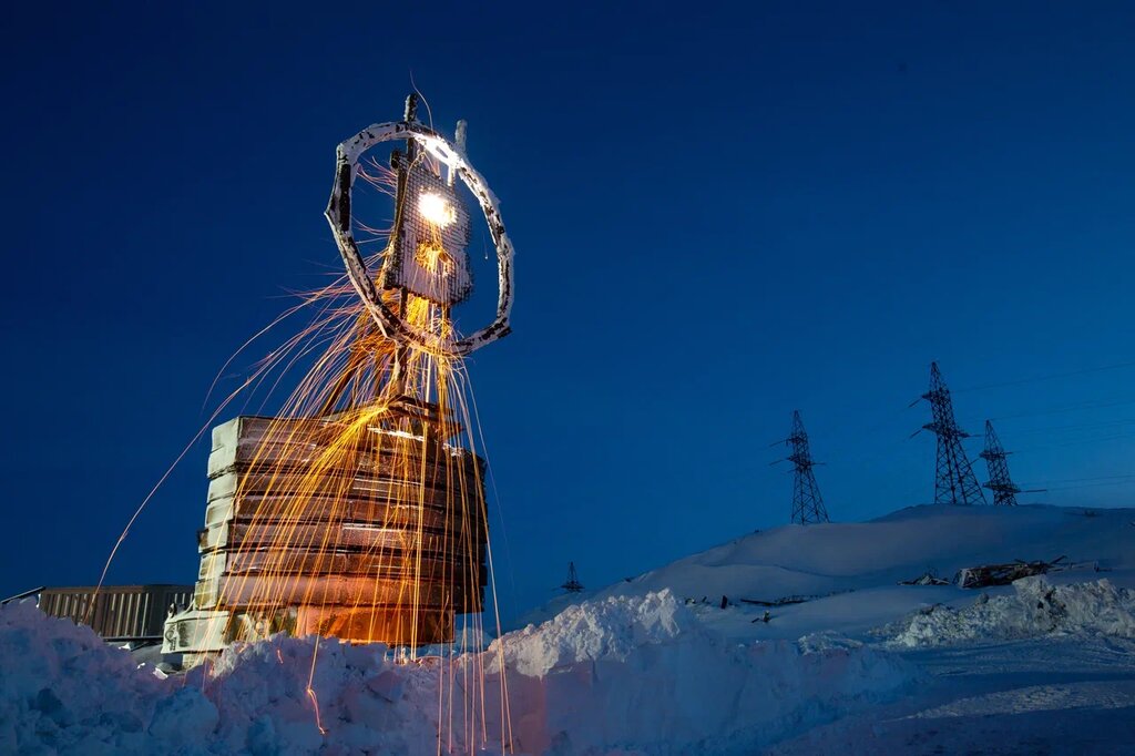 Park, sokak heykeli Биткоин, Krasnoyarski krayı, foto