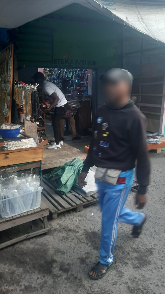 Ayakkabı mağazaları Ets Kamiko, Brazzaville, foto