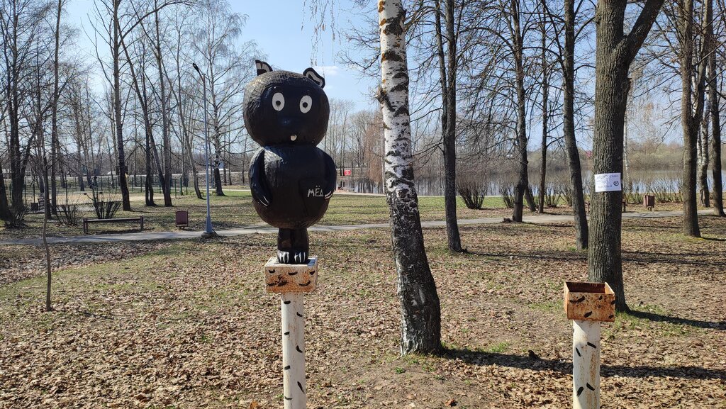 Park, sokak heykeli Винни Пух и Пятачок, Navaşino, foto