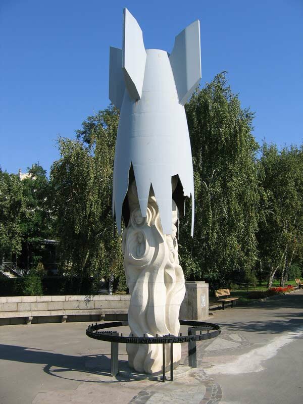 Anıt, heykel Civilians of Stalingrad who died during the bombing, Volgograd, foto