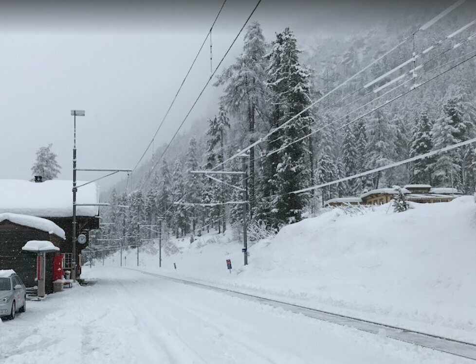 Tren istasyonu Surovas, , foto