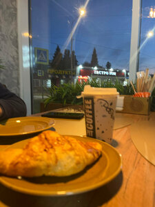 Coffee Pit (ulitsa Kirova No:177, Khadyzhensk), kahve dükkanları  Hadyjensk'ten