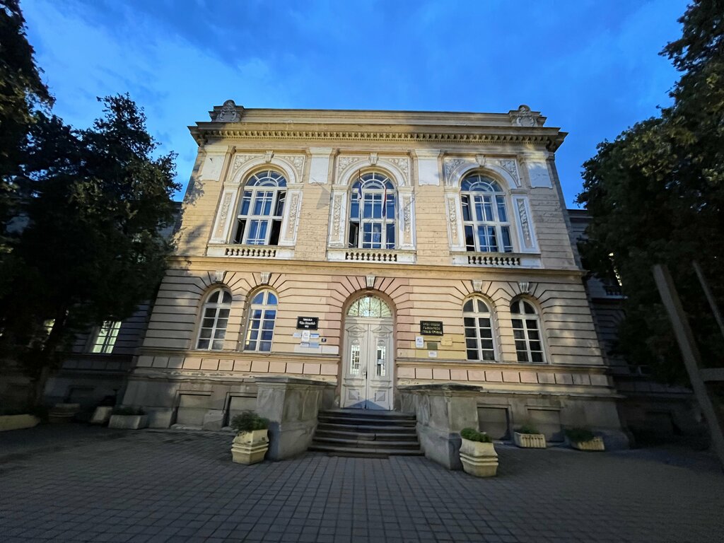 Fen lisesi, sosyal bilimler lisesi Gimnazija Bora Stanković, Nish, foto