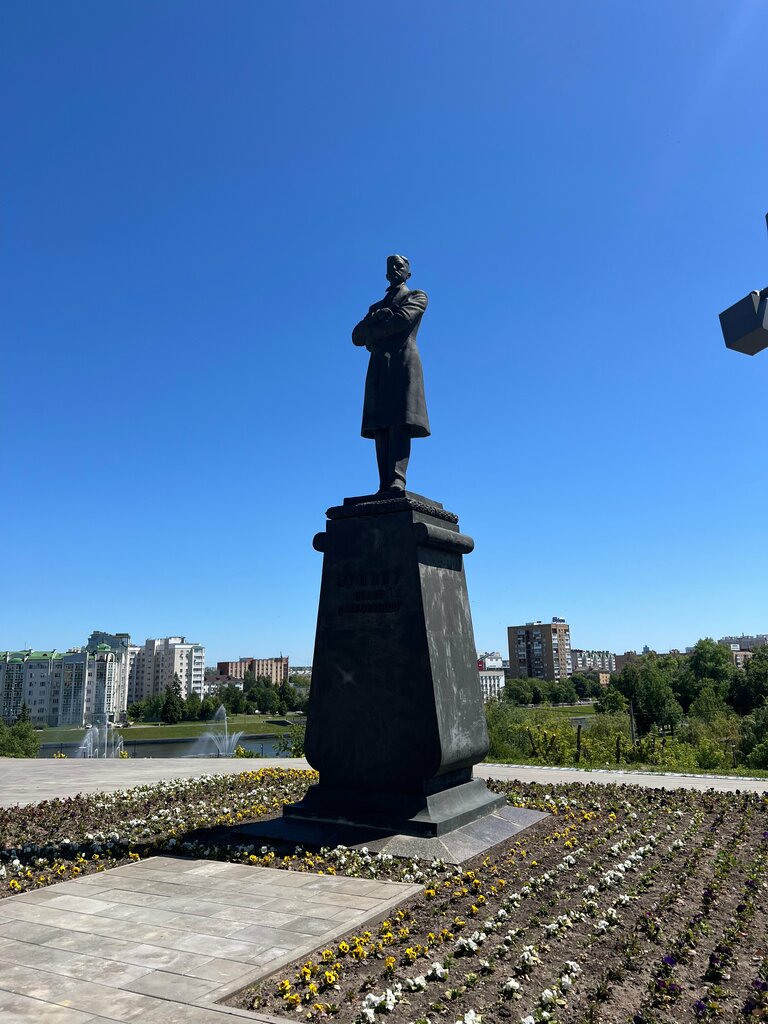 Anıt, heykel И.А. Бунин, Orel, foto