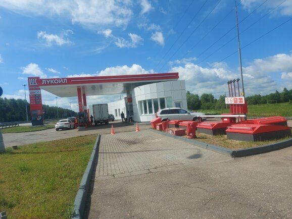Benzin istasyonu Lukojl, Moskova, foto