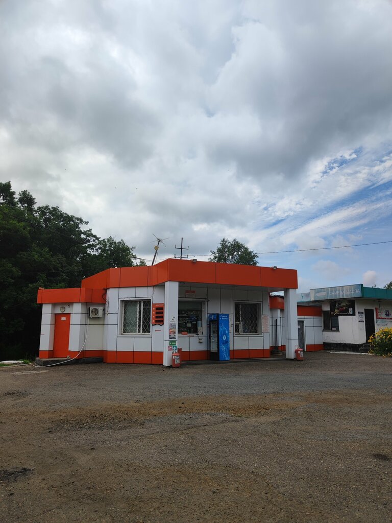 Benzin istasyonu Nk Dalnefteprodukt № 11, Primoriye, foto