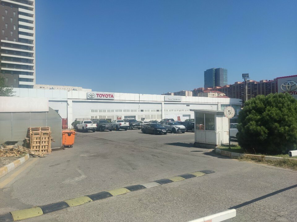 Otomobil servisi Toyota Bakı Mərkəzi, Bakü, foto