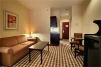 Holiday Inn Express & Suites Laurel (Tennessee, McNairy County, Jefferson Street), otel  Laurel'dan