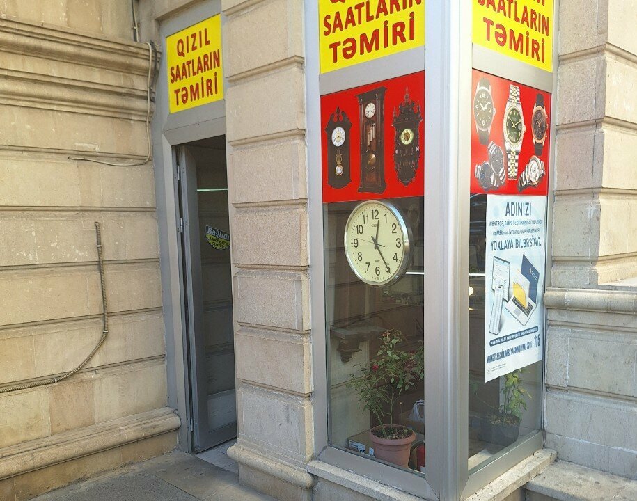 Saat tamircileri Qədim Saatların Təmiri, Bakü, foto
