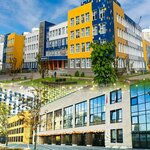 Средняя общеобразовательная школа № 32, корпус № 2 (Yubileynaya Street No:4В), ortaokul  Mytişçi'den