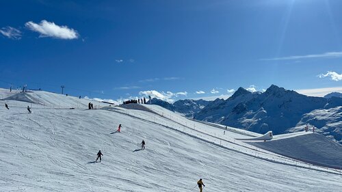 Kayak merkezi Jakobshorn ski resort, Graubunden, foto