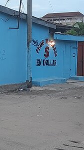 Fefe Massasi EN Dollar (Brazzaville, Commune de Ouenzé), bar  Brazzaville'den