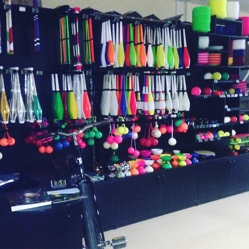 Kutlama ürünleri Juggling Store № 1, Saint‑Petersburg, foto