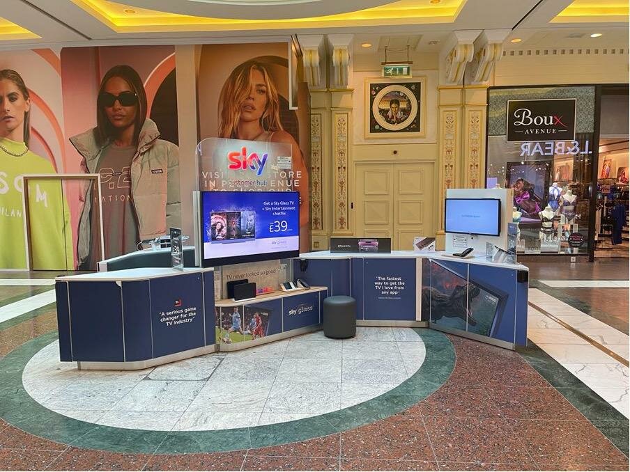 Cep telefonu ve aksesuarları satış mağazaları Sky, İngiltere, foto