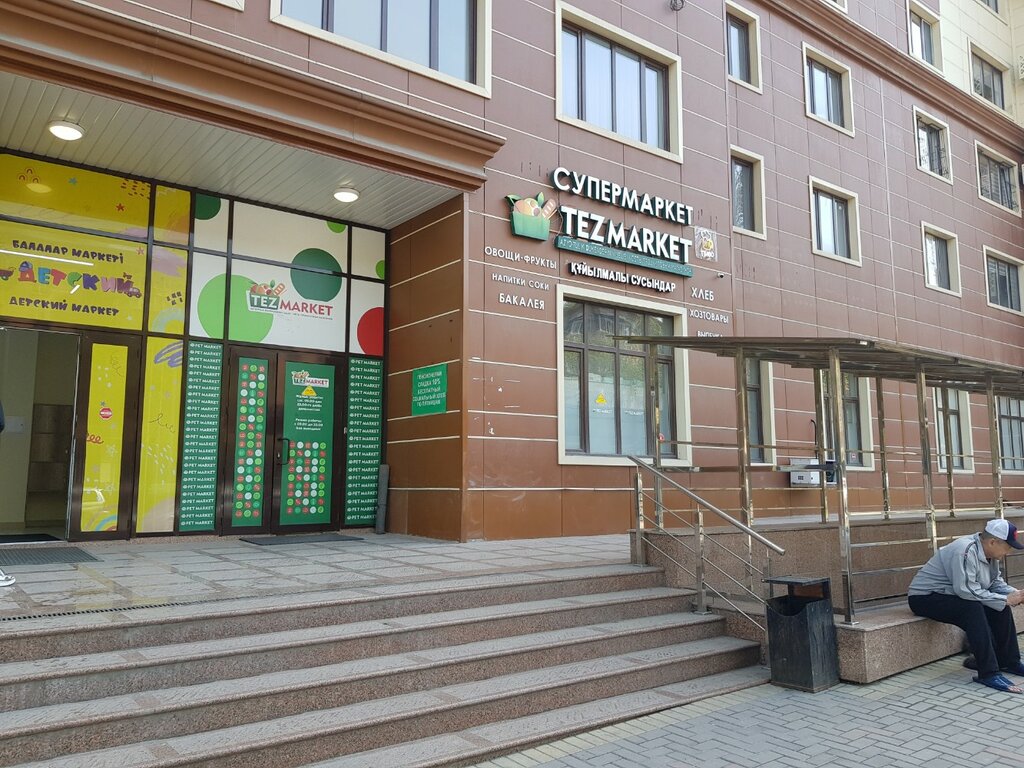 Parsel otomatı Kaspi Postomat, Almatı, foto