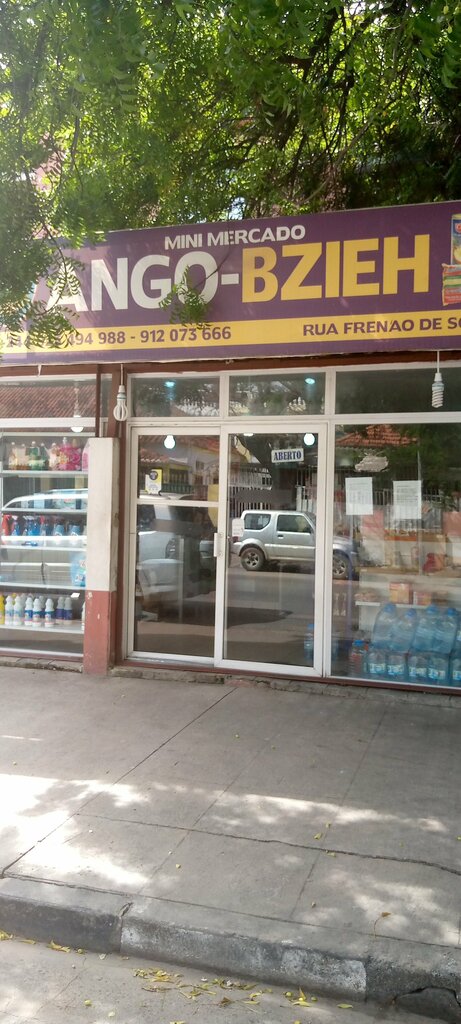 Market Angobzieh Mini Mercado, Loanda, foto