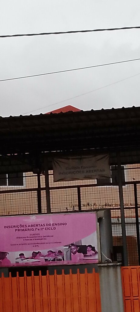 Özel okul Complexo Escolar Privado Ejuvaner, Loanda, foto