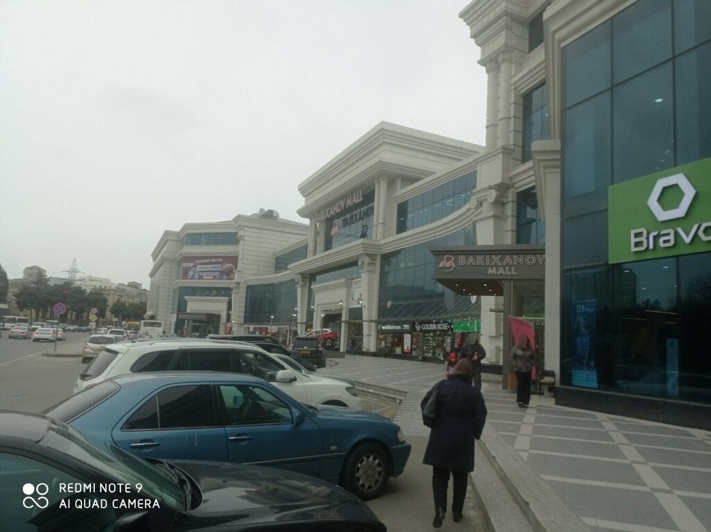 Giyim mağazası Pierre Cardin, Bakü, foto