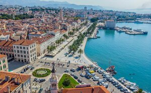 Charming Apartment With Balcony With the sea View (Split-Dalmatia County, Split), otel  Split'ten