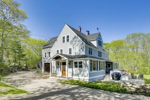 Spacious Kennebunkport Home w View (United States Route 50), otel  Maine Eyaleti'nden