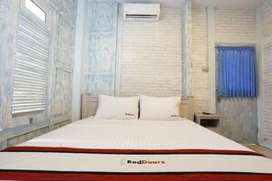 RedDoorz near Prawirotaman (Yogyakarta City), otel  Yogyakarta'dan