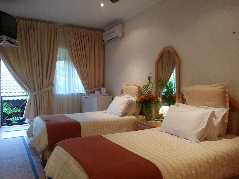 Otel Emoyeni Lodge, Mbombela, foto