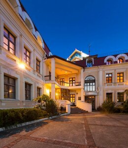 Grand-Hotel (Sochi, Tsentralniy Microdistrict, Ordzhonikidze Street, 9), hotel  Soçi'den