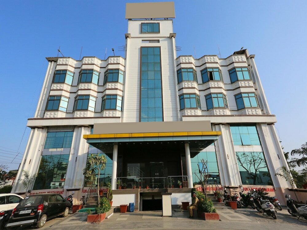 Otel Capital O 10970 Hotel Krishna Palace, Uttar Pradeş, foto