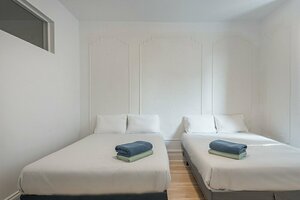 5221 St Urbain (Quebec, Montreal, Rue Saint-Urbain), otel  Montreal'dan
