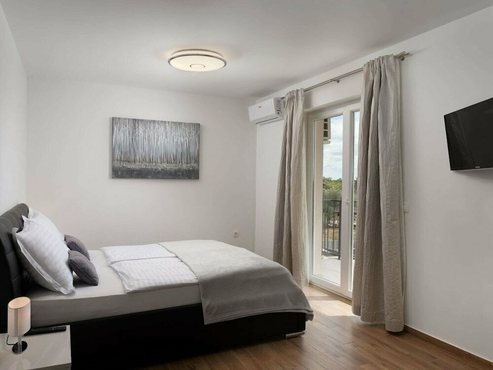 Otel Secluded Villa in Murvica With Terrace, Zadar Bölgesi, foto