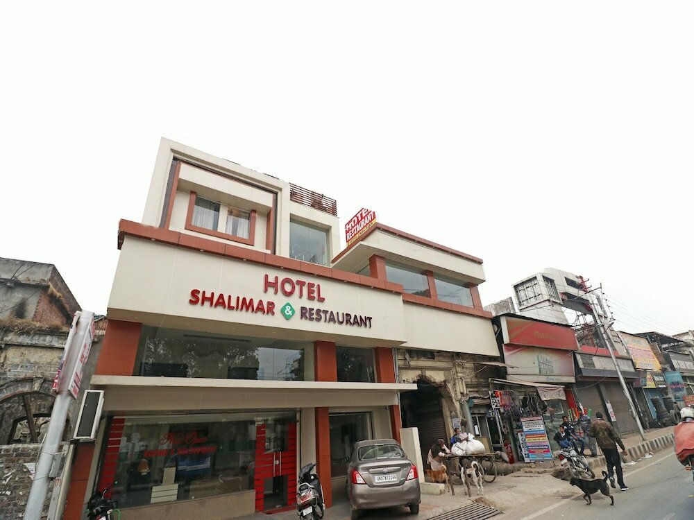 Otel Oyo 27921 Hotel Shalimar, Dehradun, foto