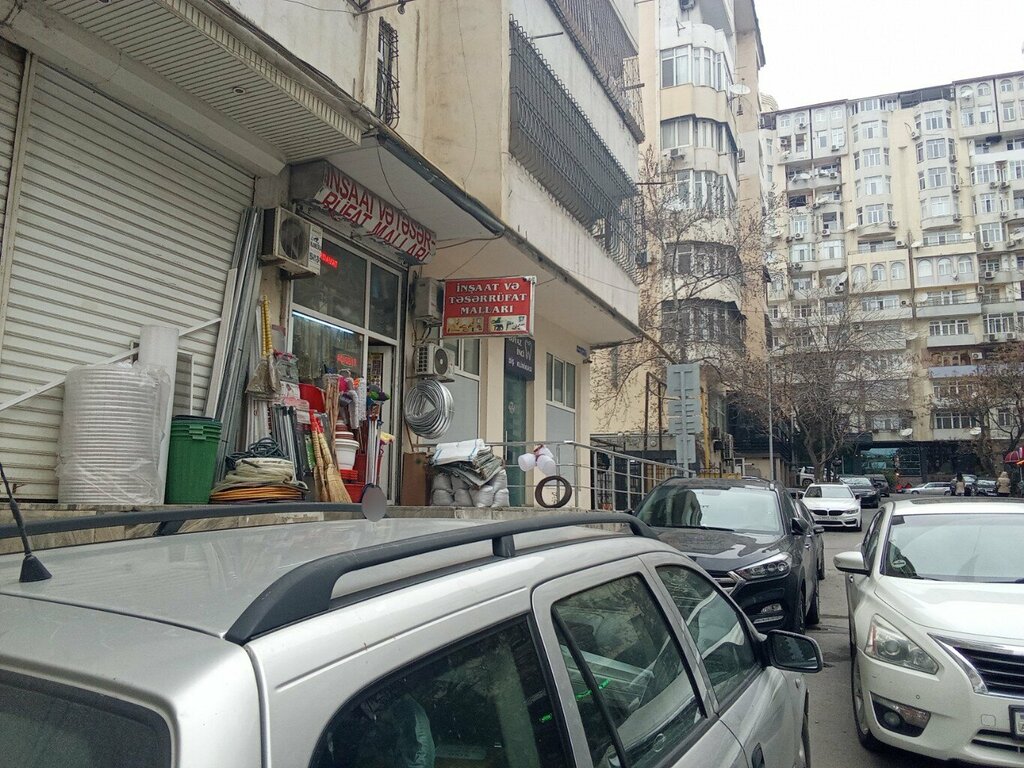Yapı mağazası İnşaat və Təsərrüfat Malları, Bakü, foto